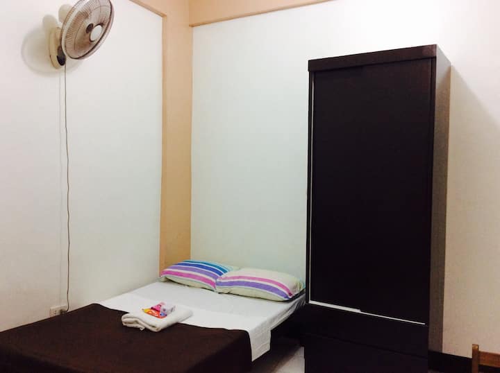 Family Feel Home W/ Wifi & Kitchen - Malabon