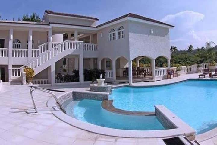 Exclusive 6 Bedroomed Villa - Puerto Plata