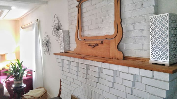 Cozy Cottage In Lakeside Community - Toronto