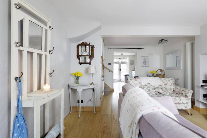 Grade 2 Listed Fisherman’s Vintage Cottage - Steyning