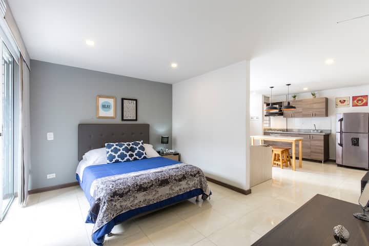 Prime Location! Apartment Near Metro 203 - Envigado