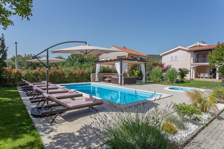 Cozy Home★big Garden★jacuzzi★heated Pool★freebikes - Vodice