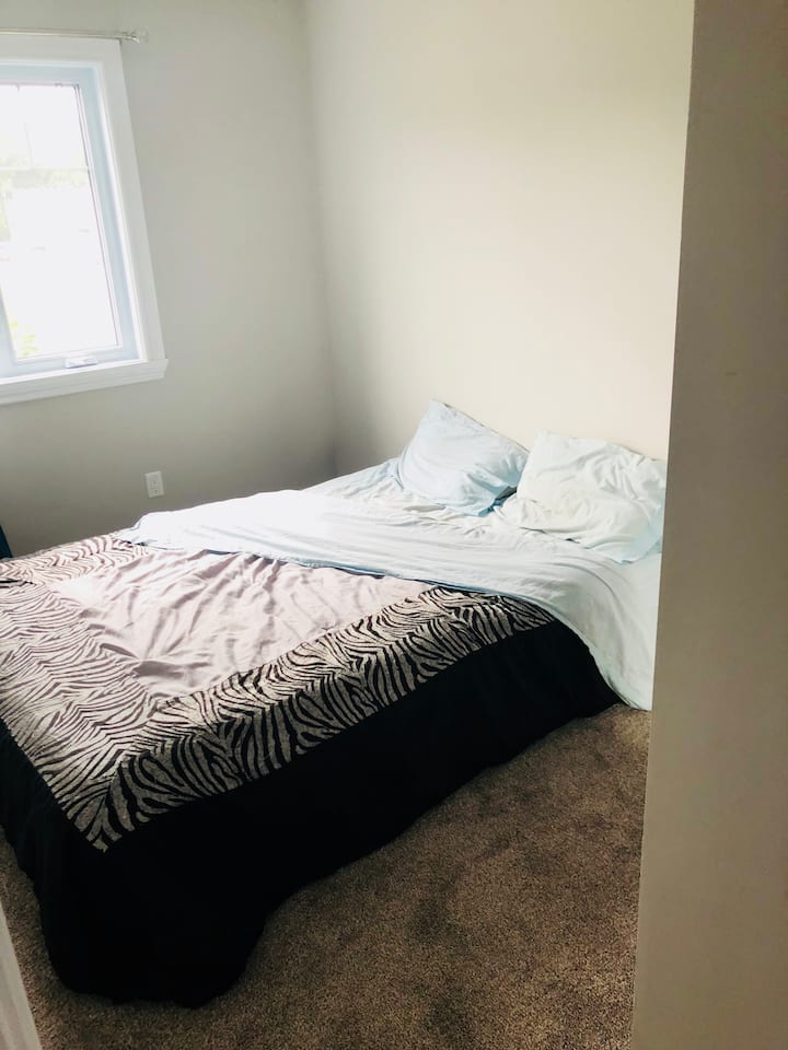 Room To Stay - Cornwall, ON, Canada