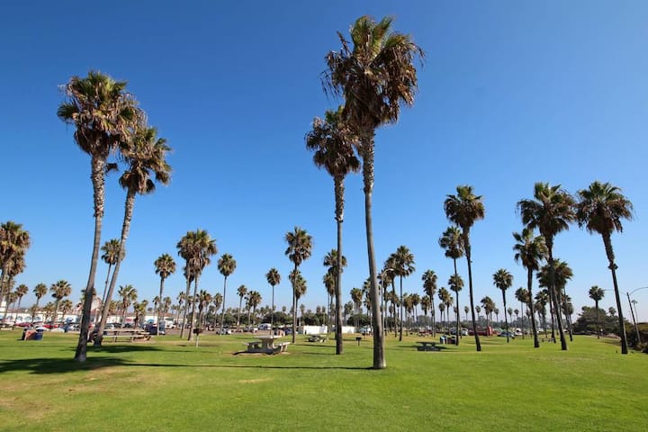 Cozy Beach Apartment In Prime Location - San Diego, CA