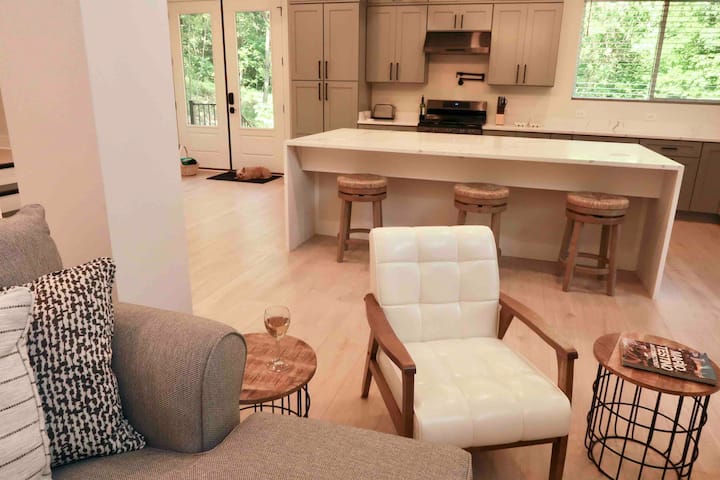 Modern Mountain Retreat, 4king Suites, Hot Tub Ev - Harpers Ferry, WV