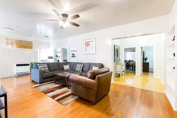 Comfortable Two Story House For Group Stay - Hollywood, CA