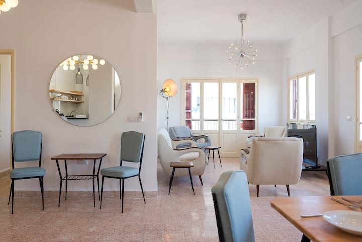 Charming Mid-century Sea View In Mar Mikhael - 베이루트