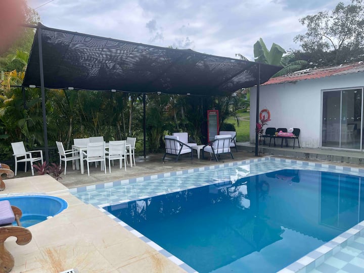 Armenia Vía El Eden- Piscina Riviera Park - La Tebaida