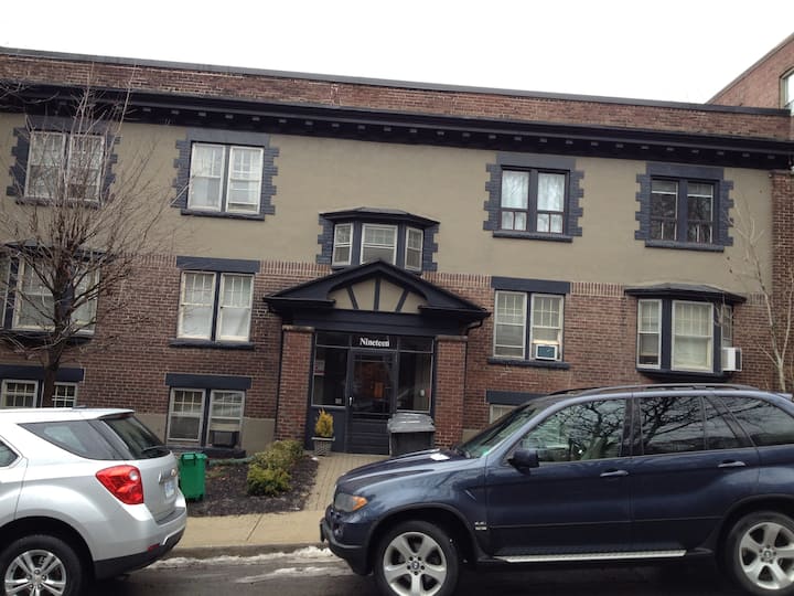 R1-1 Bedroom In Riverdale - Toronto