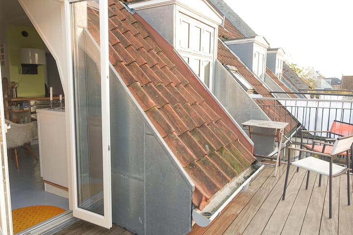 Small Penthouse With Balcony In The Greatest Hood. - Copenhague