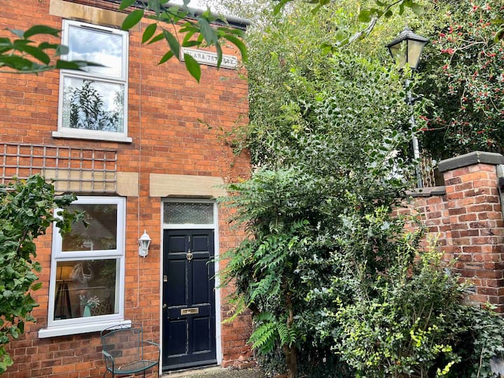 Charming Victorian Terrace, Near Lincoln Castle - University of Lincoln