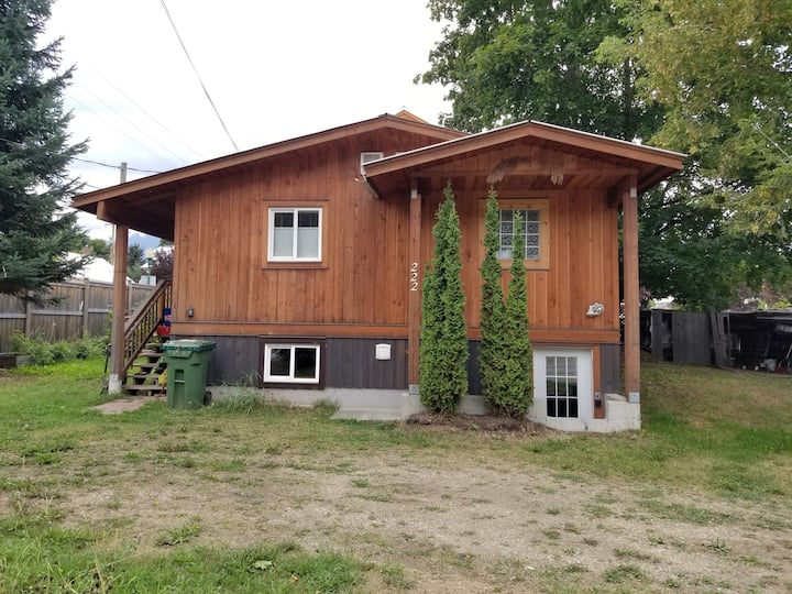 The Garric- Downtown 2 Bdrm With Gear Drying Room - Revelstoke