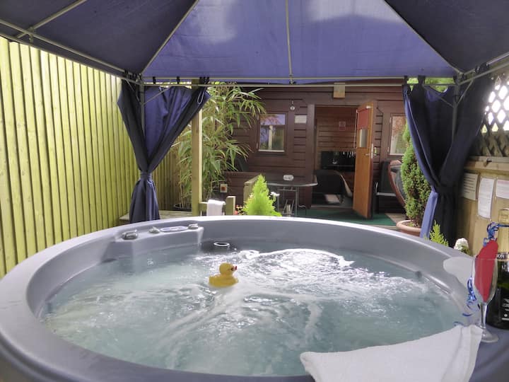 Log Cabin With Private Hot Tub New Forest - Fordingbridge
