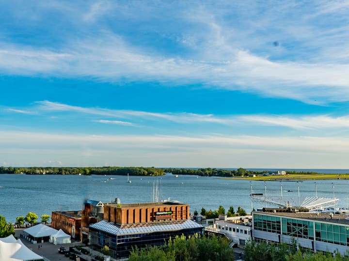 Stunning Unobstructed Lake View -  Harbourfront - 