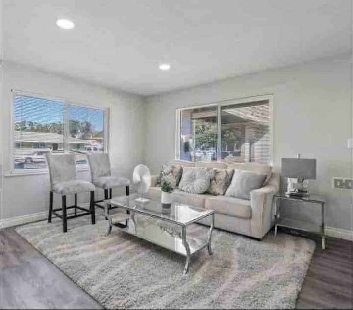 Entire Apartment 3 Min Drive To Port Hueneme Beach - Port Hueneme, CA