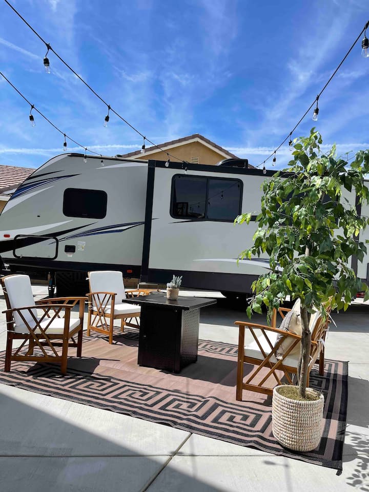 Full Hook-up Trailer With Gated Entry & Patio - Lancaster, CA