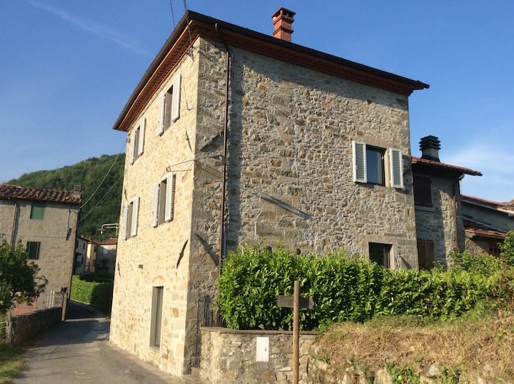 La Spilla : Coin Art Et Piscine - Bagni di Lucca