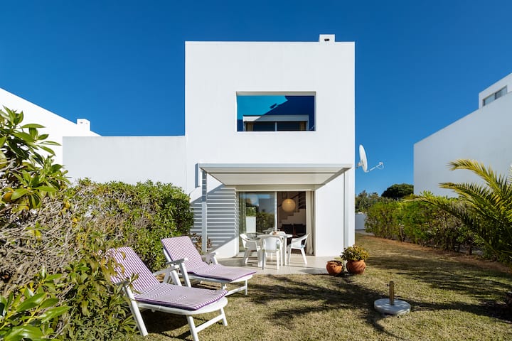 Nice Holiday House With Pool And Sea View - Lagoa