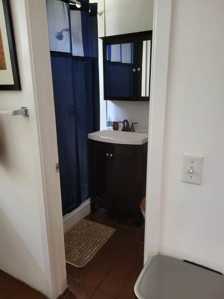 Guest Room With Bathroom - Venice Beach, CA