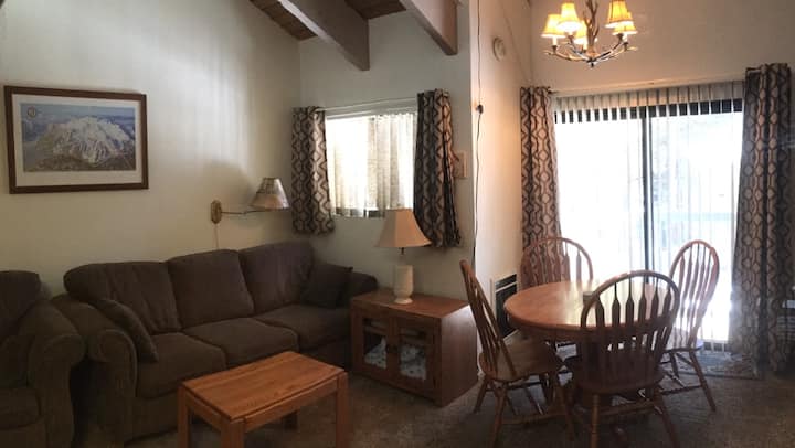 Comfortable Mammoth Lakes Loft Bedroom Condo - Mammoth Lakes, CA