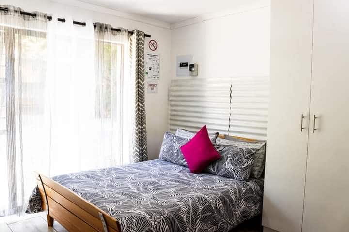 Double Room - En-suite-shower -Mykhaya - Love Unit - Kempton Park
