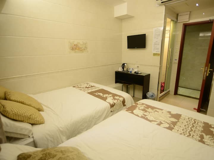 Triple Room With Private Bathroom - Hong Kong
