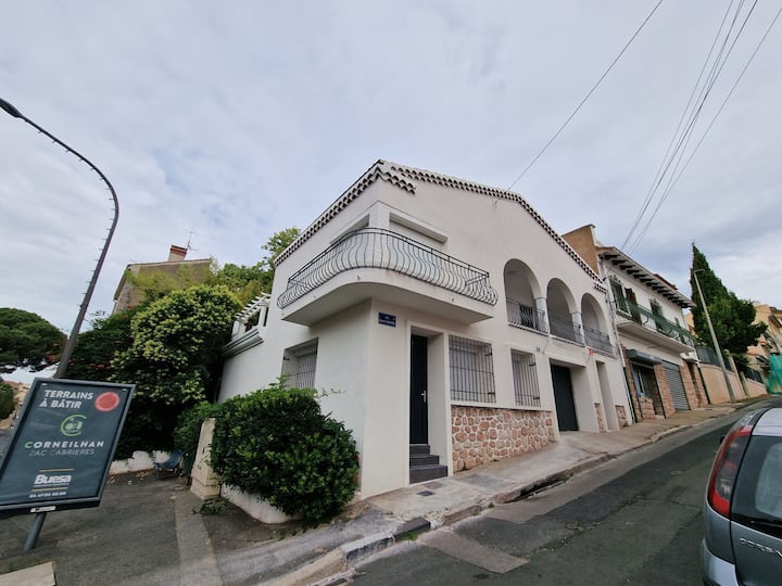 T3 Appartement 70 M2,terrasse, En Face Des Arènes - Béziers