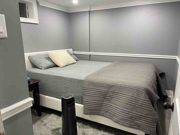 Full Privacy Entire Basement+kitchen+1parking - Oshawa