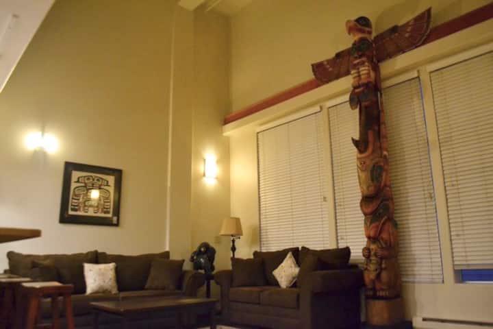 Downtown Juneau Luxury Loft-the Totem Suite - Juneau, AK