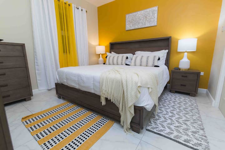 Luxurious 2 Bed 2 Bath Apt In Kingston City - Jamaica