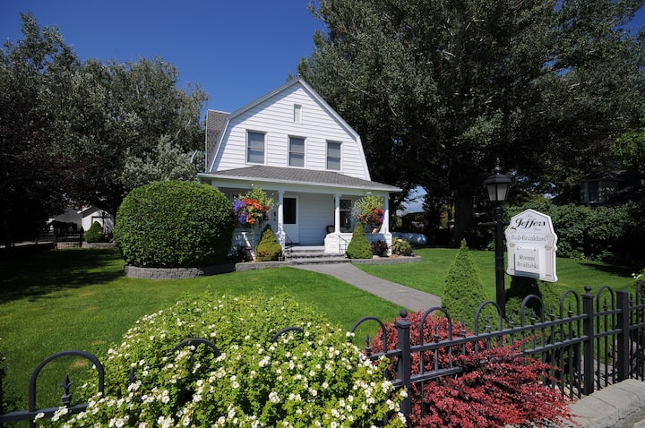 Entire Restored Historic Home - Sleeps 8 - Jeffers - Ennis, MT