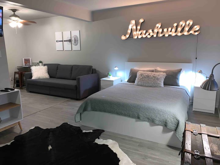 Low Places: Cute Studio, Walk To Nashville's Best!