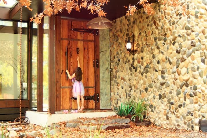 Play Shack® River Front 6 Bedroom Winner  Best Family Accom In Aus, Riverfront - Merrijig