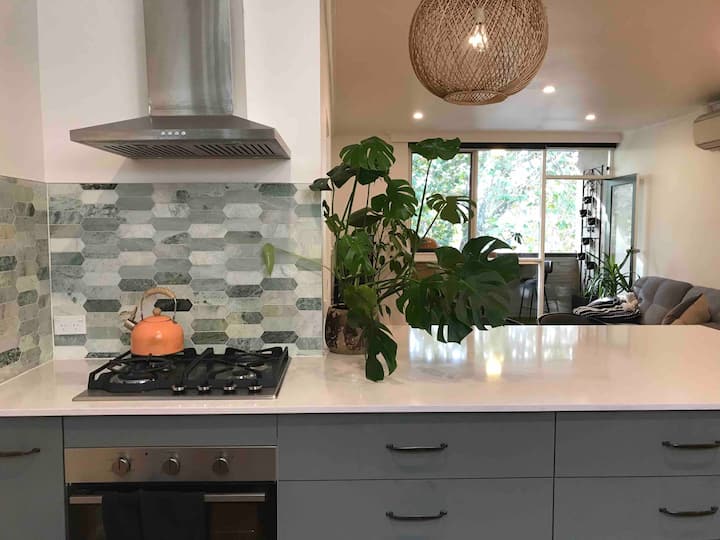 Leafy, Bright Apartment In Bustling St Kilda - St Kilda