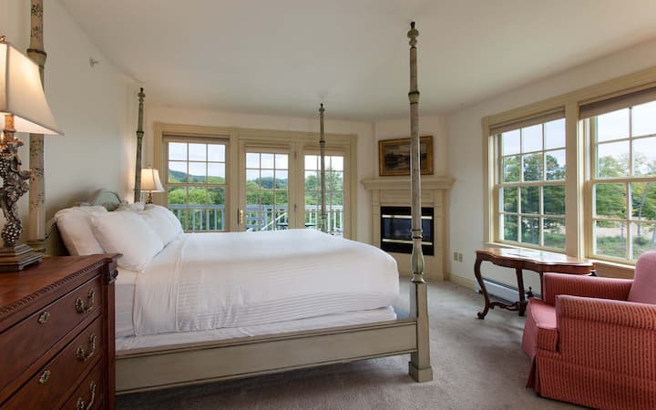 Premium Corner River View King In Boutique Hotel - Woodstock, VT