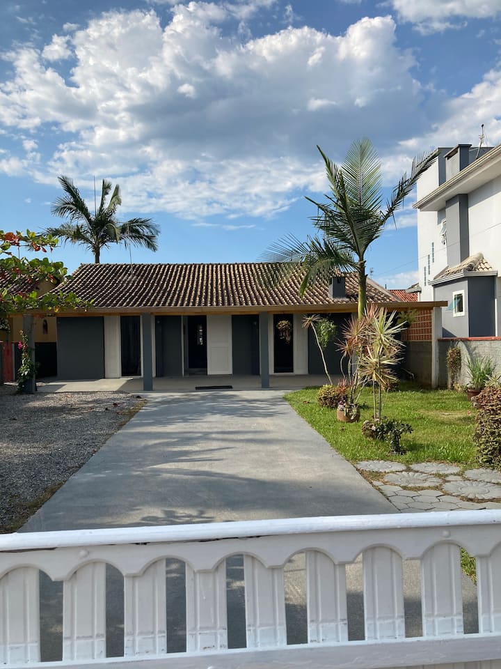 Casa Ampla E Confortável. - Itapoá