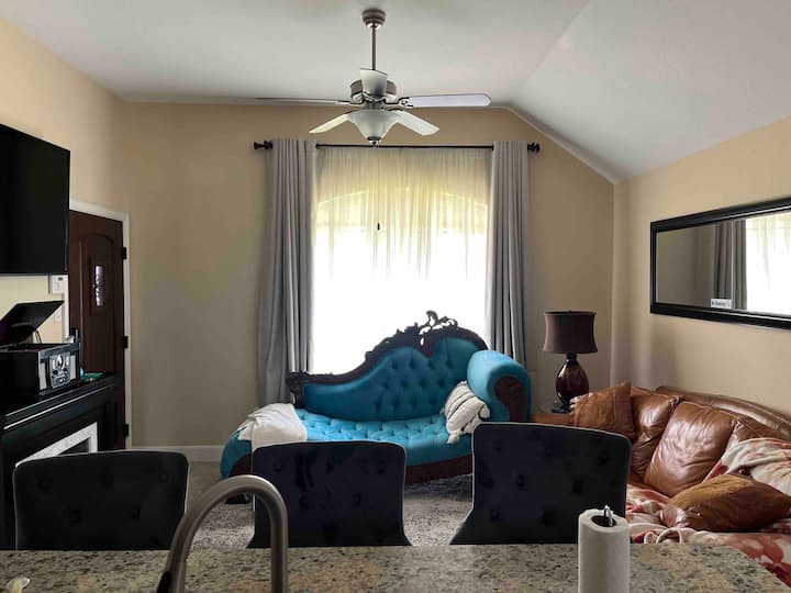 Secondary Suite - Pearland, TX