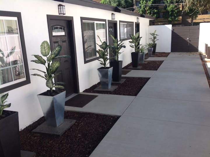 New Oasis Near Studios And Hollywood  3 Bedrooms - Burbank, CA