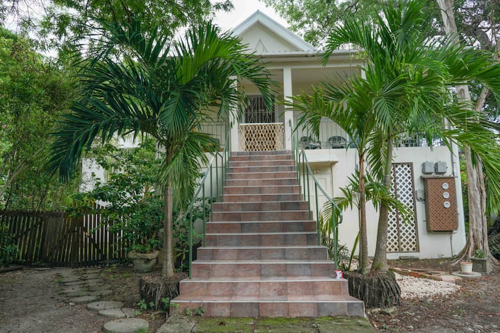 Dunloe Coach House - Barbados