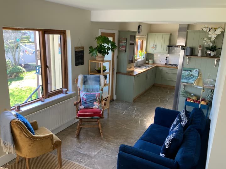 Spacious Coastal Home With Stunning Sea Views - Greystones