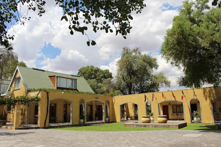 17 On Bird Guest House - Beaufort West