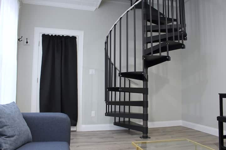 Unique Gem In Heart Of Albany ★ Spiral Staircase - Albany, NY