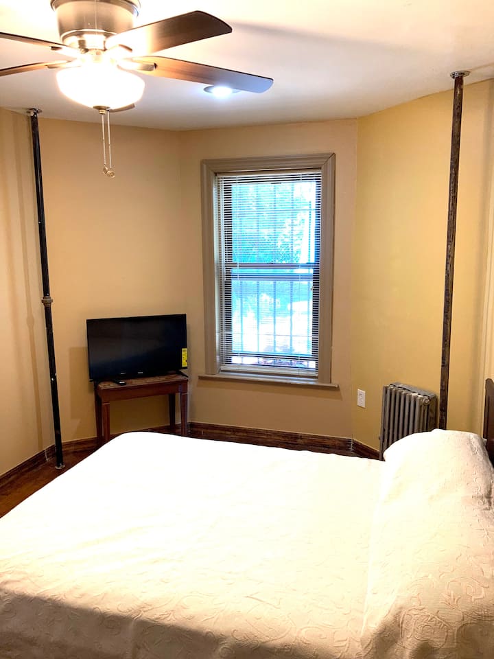 Peaceful Brownstone Room - Brooklyn, NY
