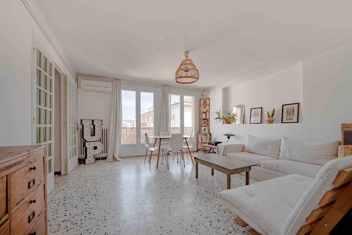 Sète : F4 Spacieux Et Lumineux Entre Gare Et Ville - Sète