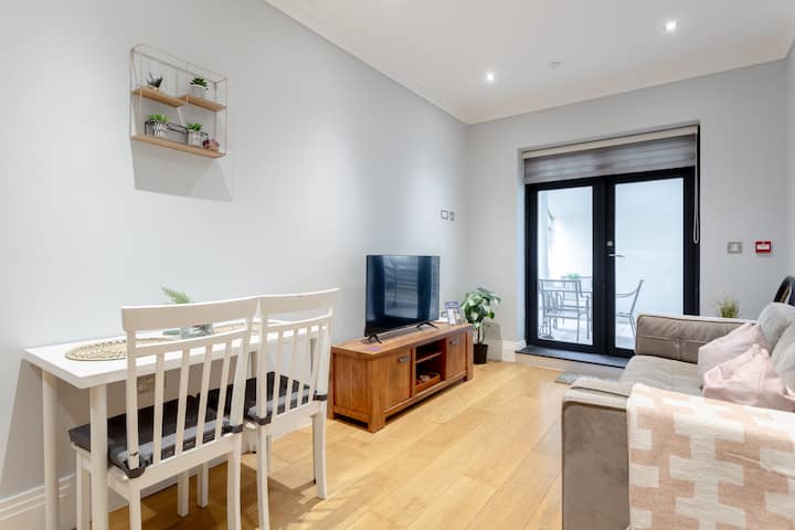 Delightful 1bed-private Patio-fr Parking-pingpong - Centro de Londres
