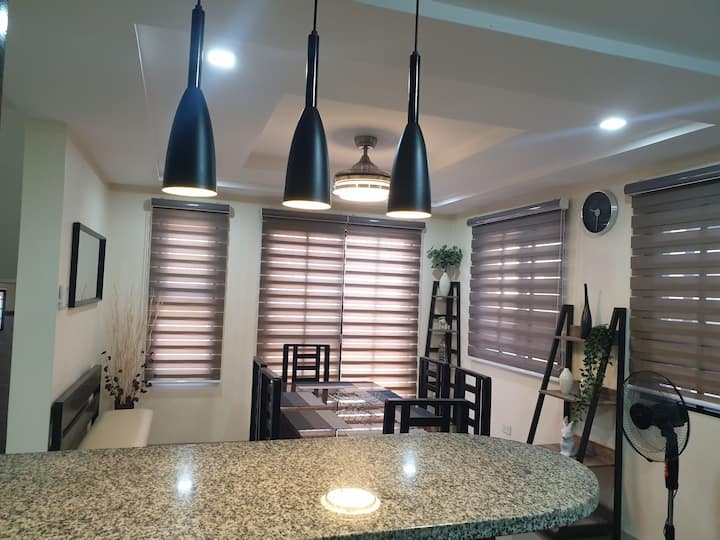 Casa Martine,3 Bedroom Home W/ Pool Near Clark! - Angeles