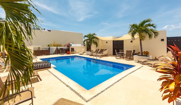 Meridian Beach Condo 105, Wifi, Beach & 5th Avenue - Playa del Carmen