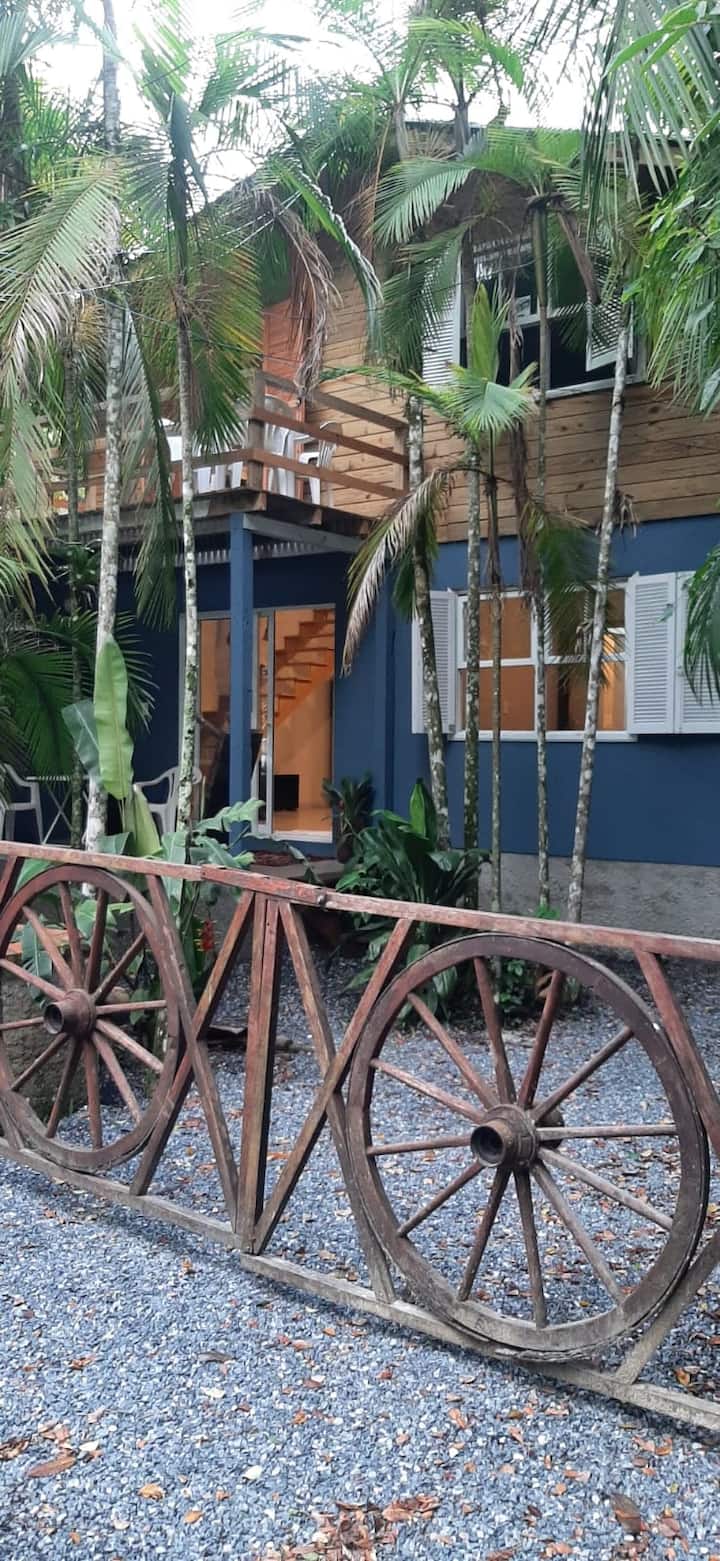 Rancho No Costão Com áGua De Nascente E Riacho. - Bombinhas