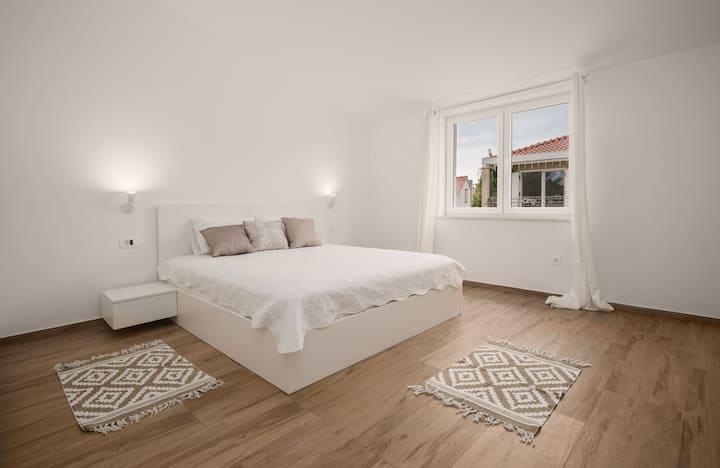 Spacious Apartment 7 People - Croatia