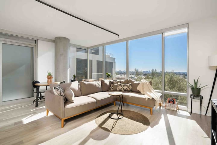 Sunset Views! King 2 Bedroom Loft In Hwood - Los Angeles, CA
